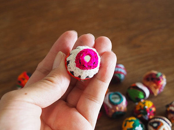 カッチ刺繍ボール